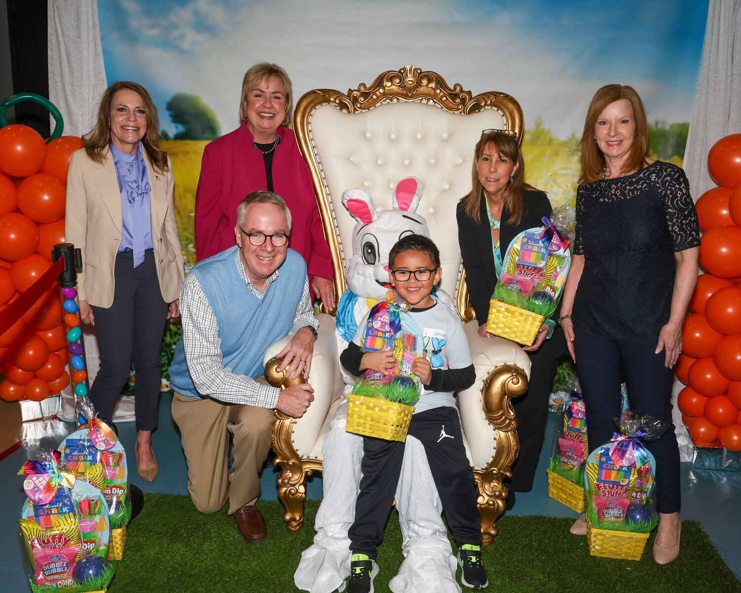 The Easter Bunny hopped over to Lido Beach | Herald Community ... The Easter Bunny hopped over to Lido Beach | Herald Community ...